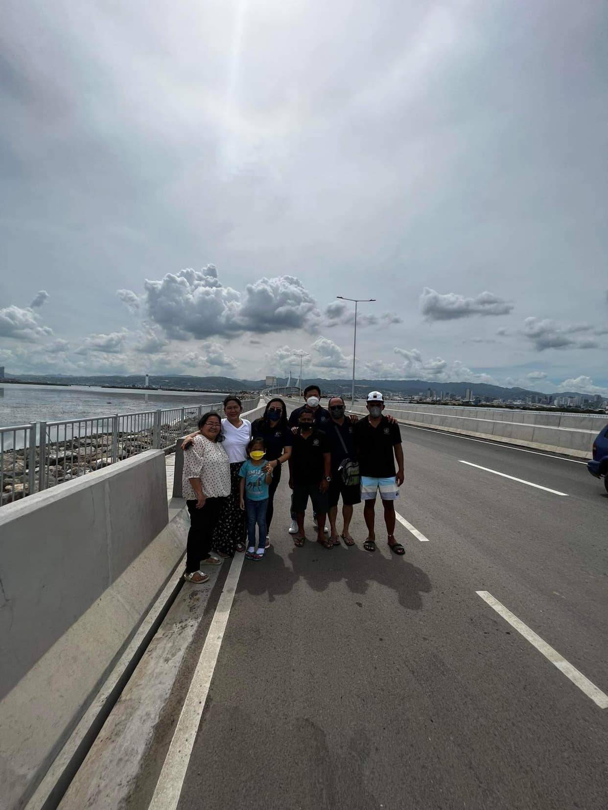 R2R Team crossed the Cebu-Cordova Bridge